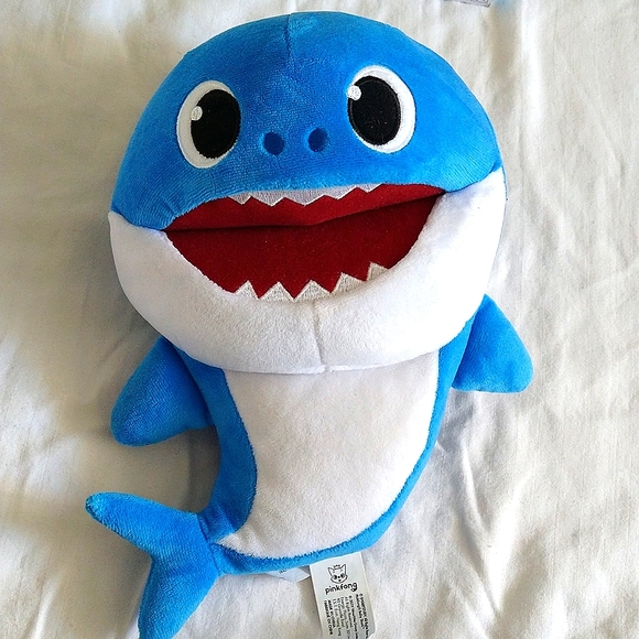 Baby Shark | Toys | Pinkfong Signing Puppet Baby Shark Stuffed Animal ...